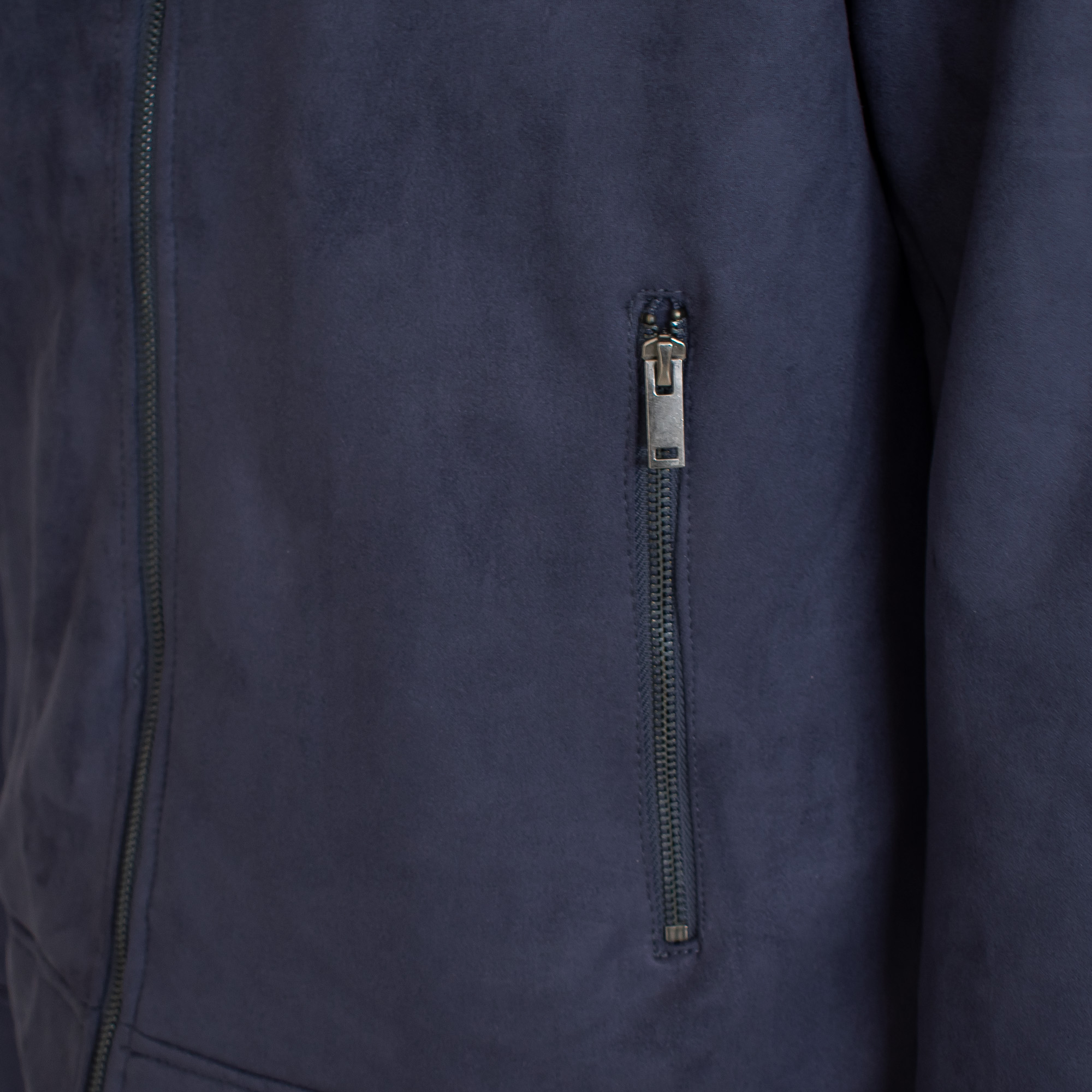 Chamarra Generra tipo piel con cuello alto